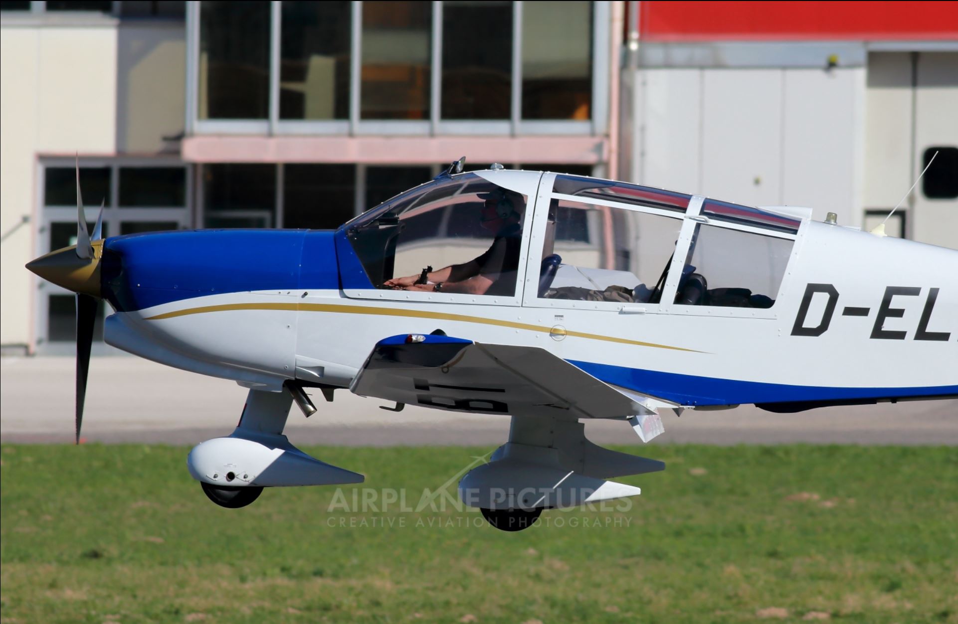 Robin DR400 / D-ELBT • Flight Simulator 2020